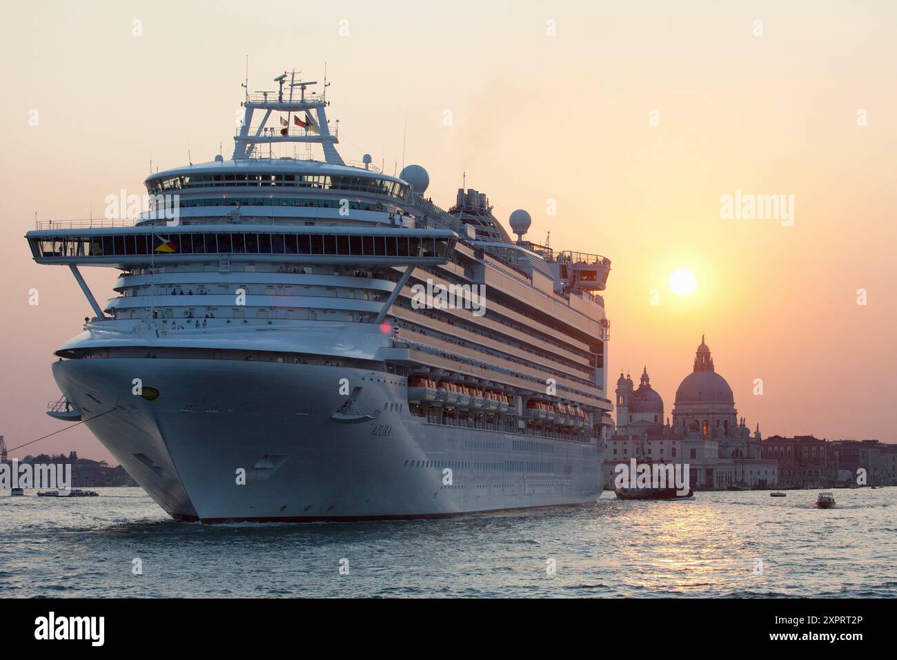 Della deluxe hi-res stock photography and images - Alamy