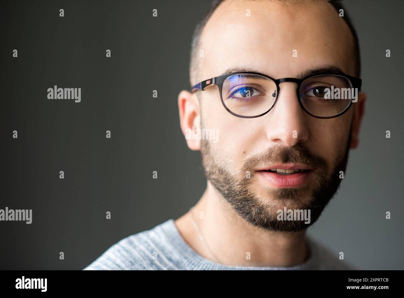 Man carrying head refugee hi-res stock photography and images - Alamy