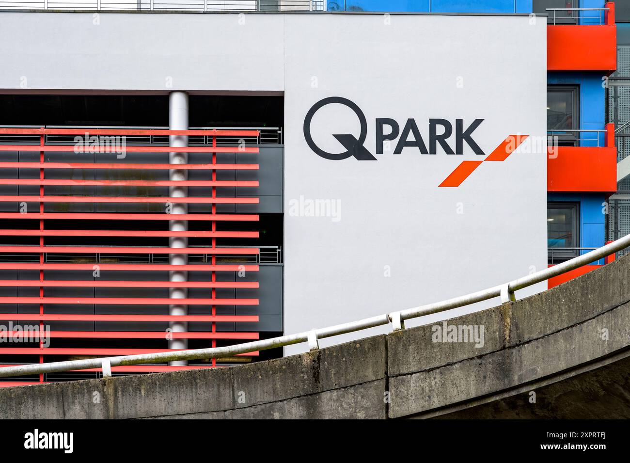 Car park sign hi-res stock photography and images - Alamy