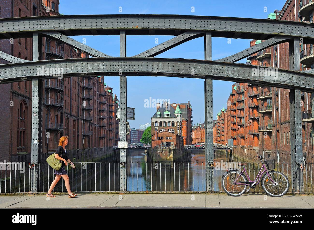 tea house and restaurant Wasserschloss in the warehouse district ...