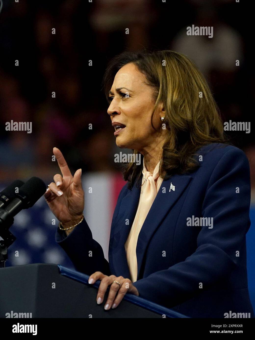 Kamala harris 2024 august hi-res stock photography and images - Alamy