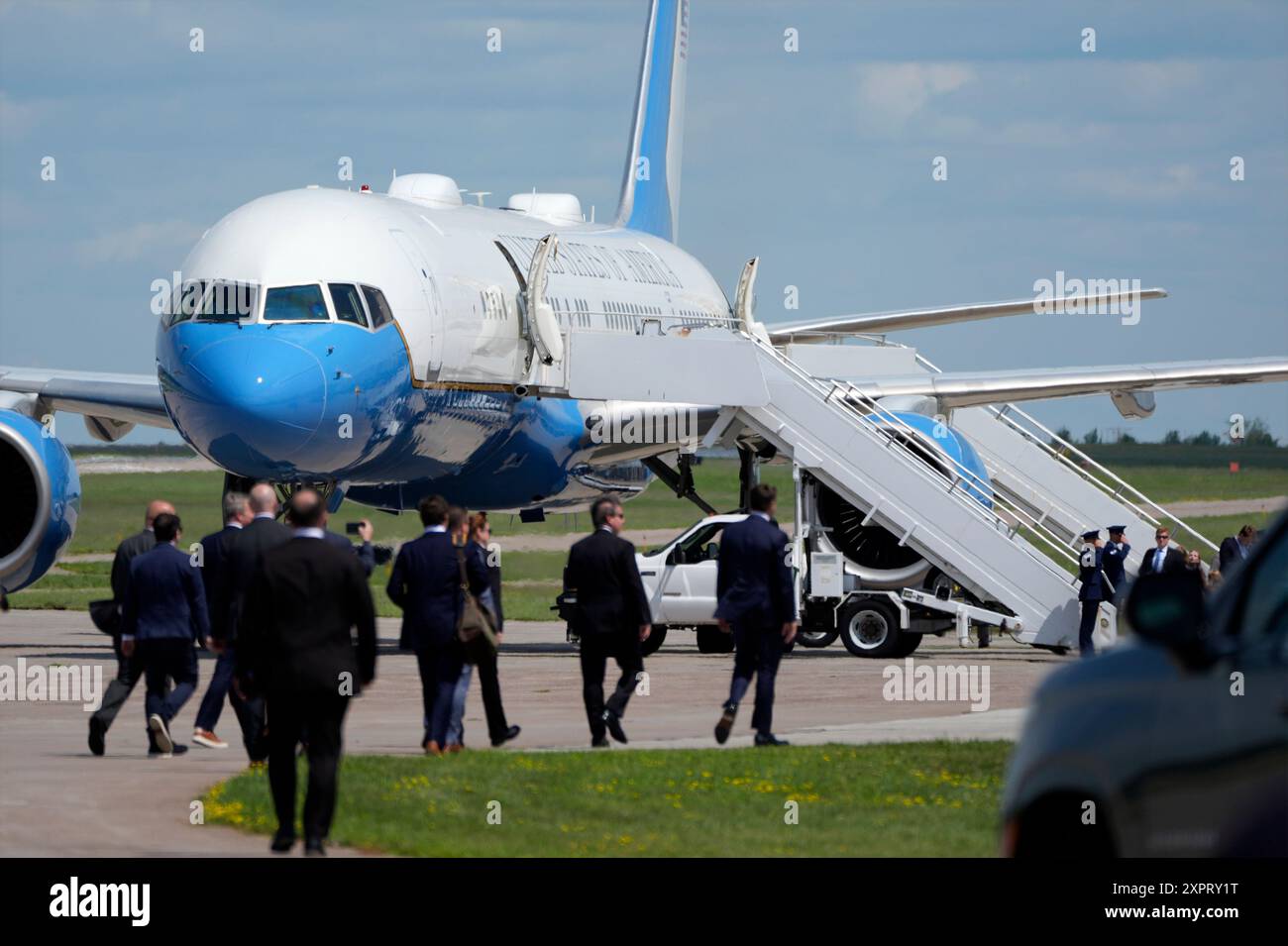 Republican vice presidential nominee Sen. JD Vance, R-Ohio, front right ...