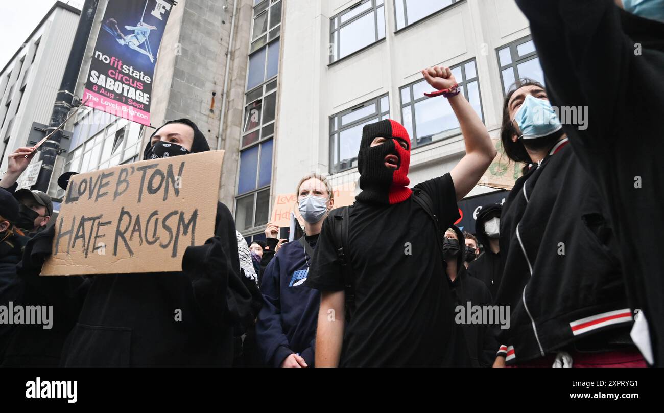 Brighton UK 7th August 2024 - Thousands of anti fascist supporters and ...