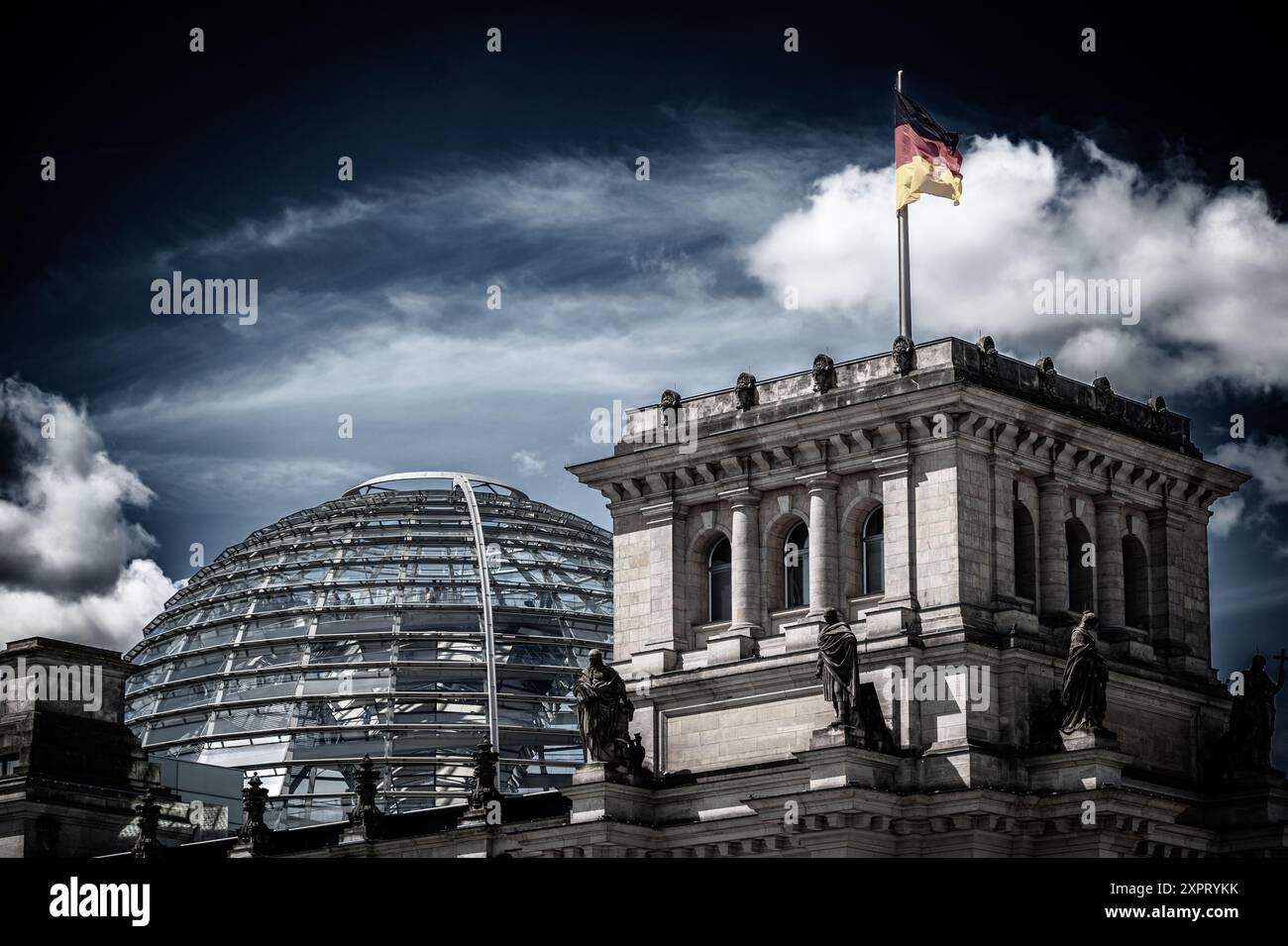 Reichstag rooftop berlin hi-res stock photography and images - Alamy
