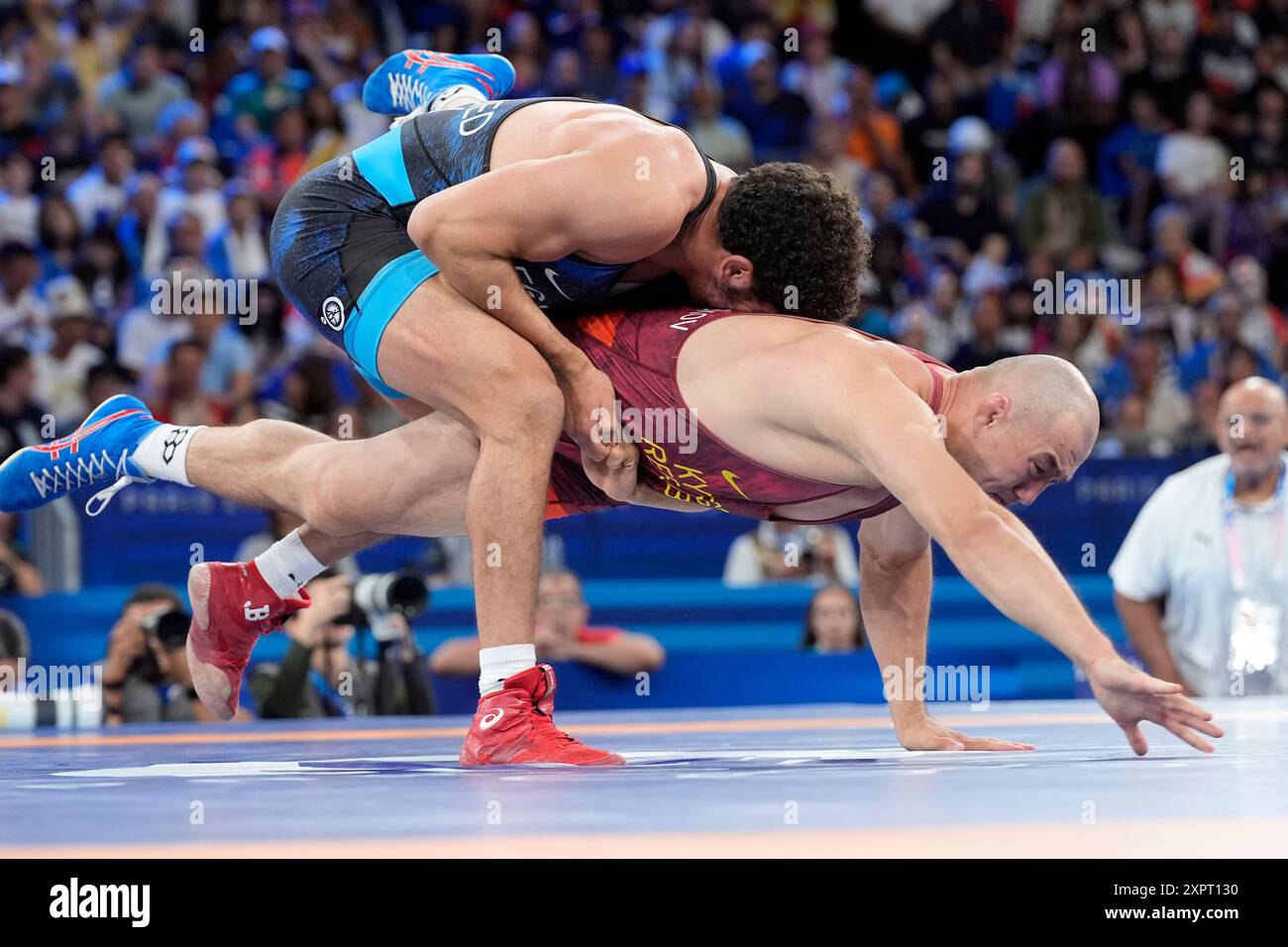 Kyrgyzstan's Uzur Dzhuzupbekov and Egypt's Mohamed Gabr compete during ...
