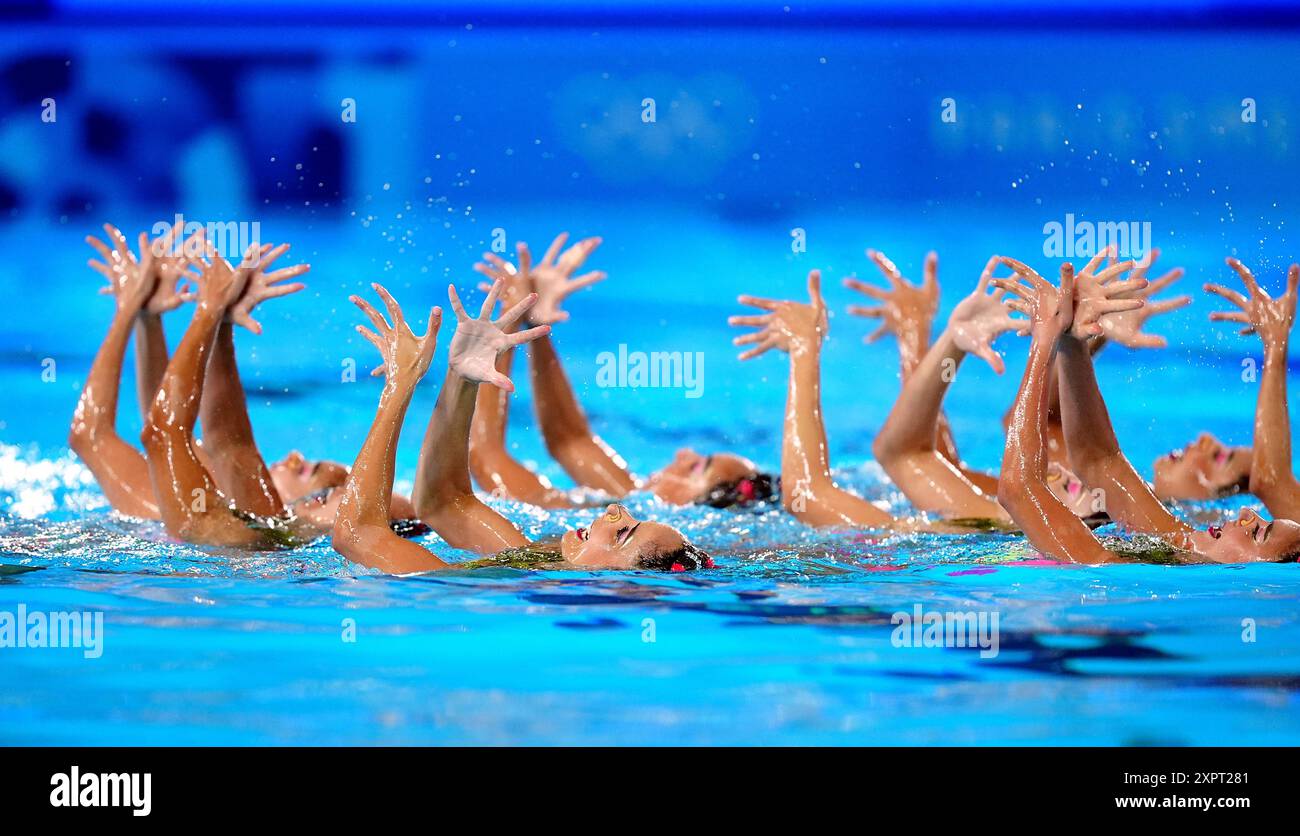 Mexico's Artistic Swimming team during the Team Acrobatic Routine at ...