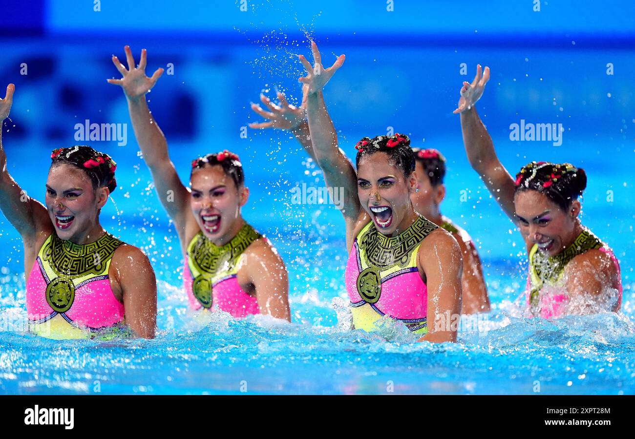 Mexico's Artistic Swimming team during the Team Acrobatic Routine at ...