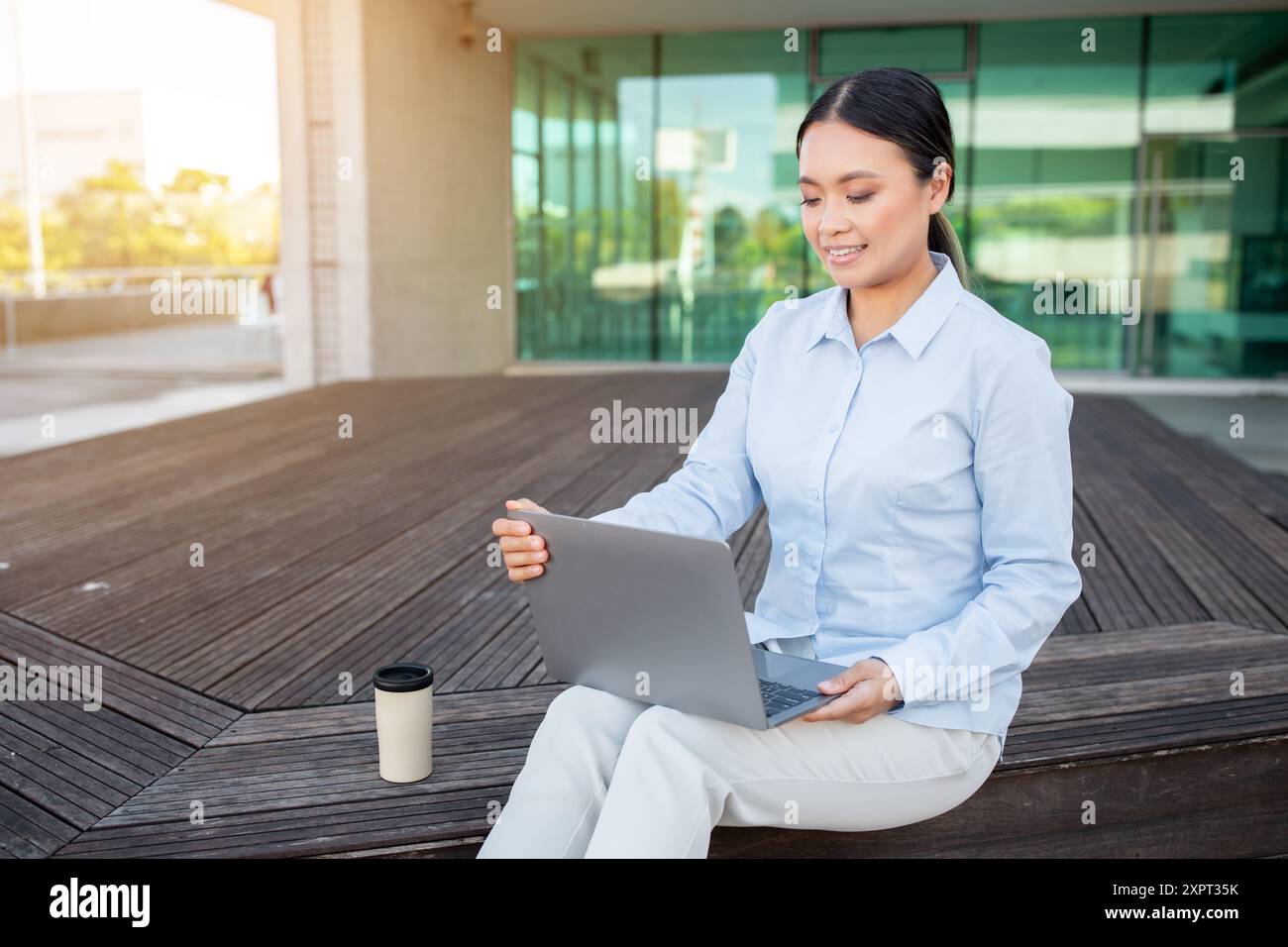 Woman in professional setting hi-res stock photography and images - Alamy