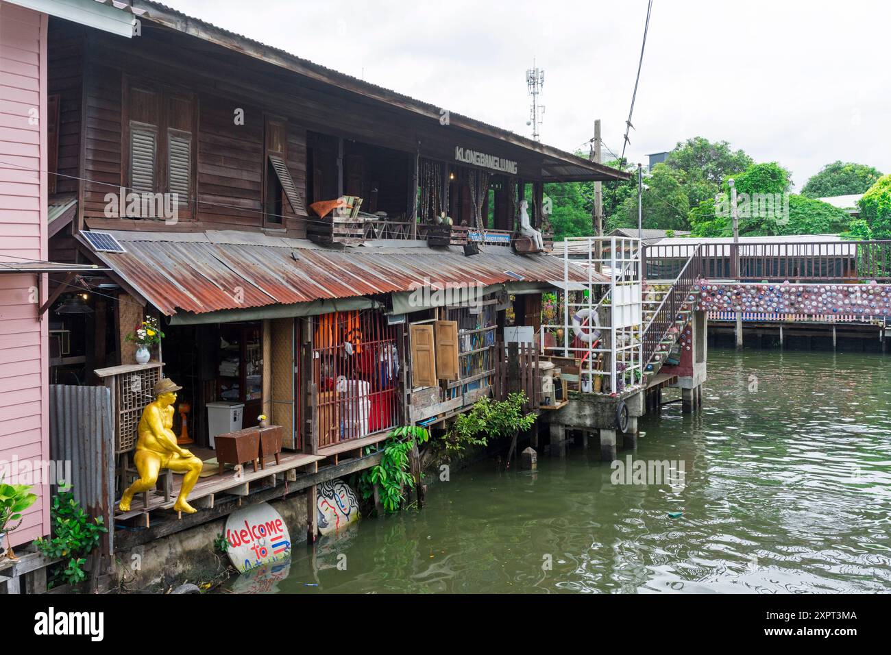 Khlong Bang Luang Floating Market and Artist House (Bangkok/Thailand Stock Photo - Alamy