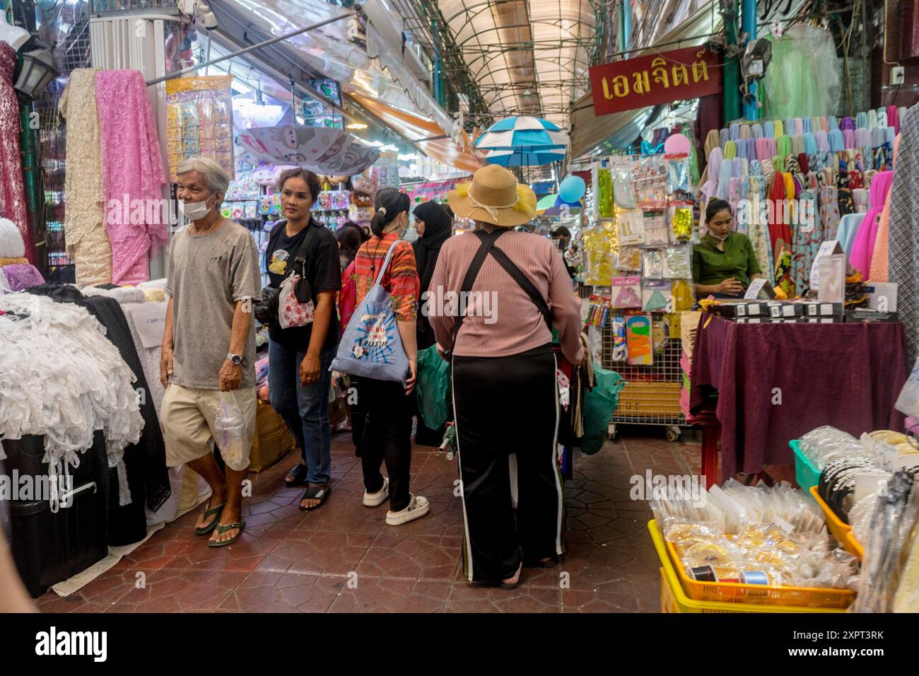 Sampheng market bangkok hi-res stock photography and images - Alamy