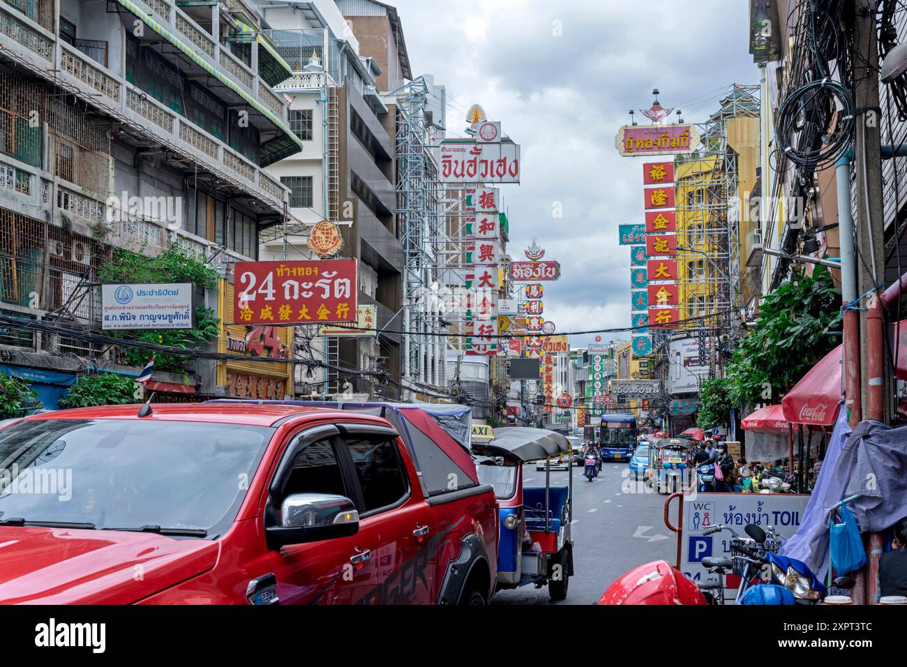 Yaowarat Street in Chinatown (Bangkok/Thailand Stock Photo - Alamy