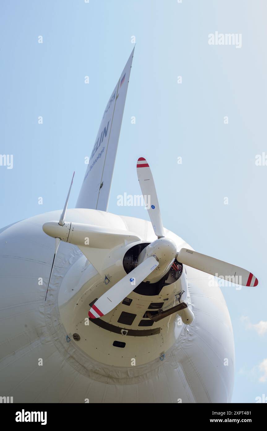 Cutting edge logistics design hi-res stock photography and images - Alamy