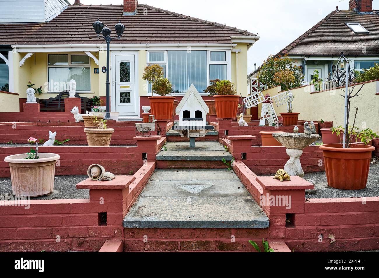 Terraced concrete garden infront of bungalow Stock Photo - Alamy