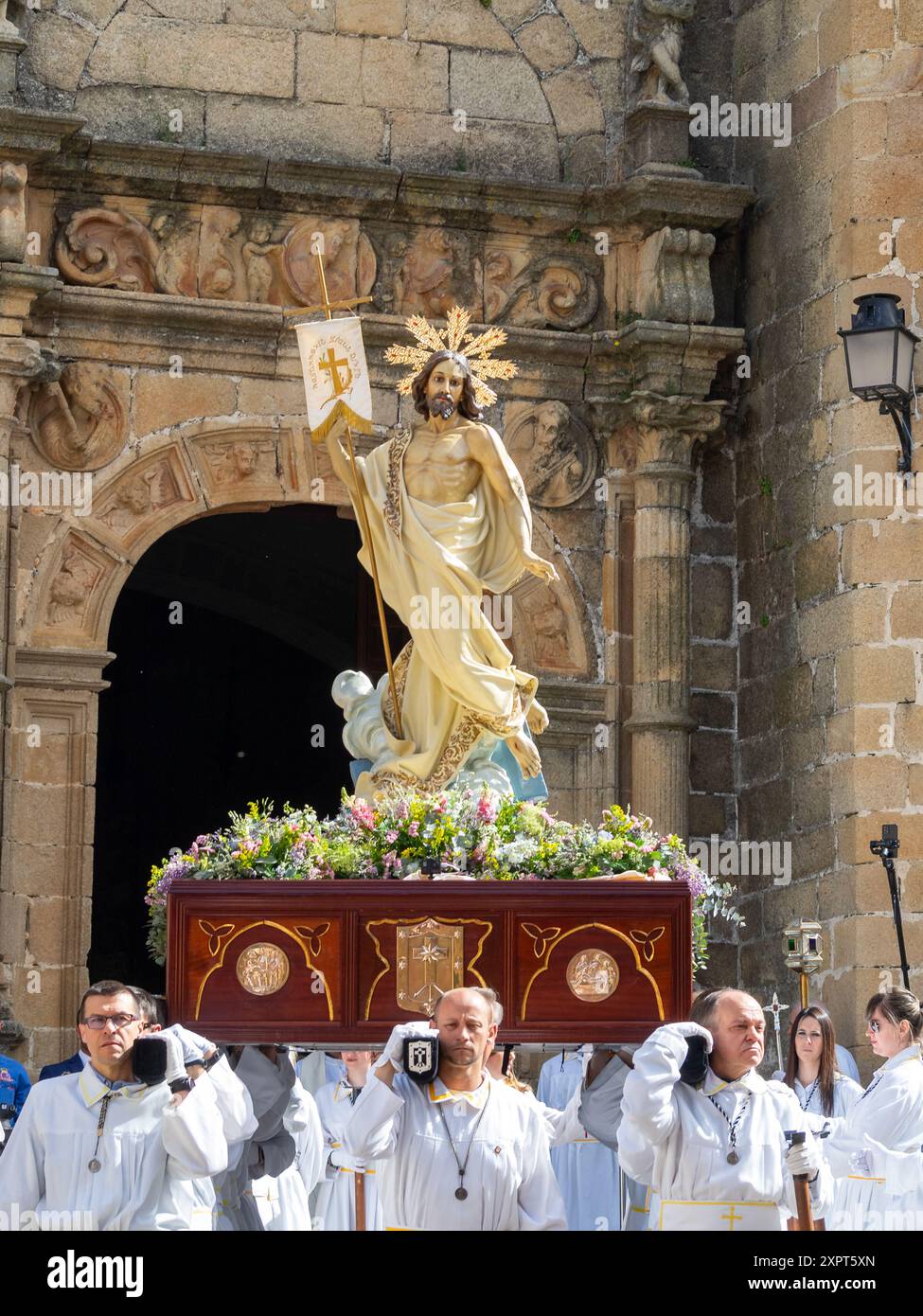 Jesus float leaving San Mateo Church for the Procession of the ...