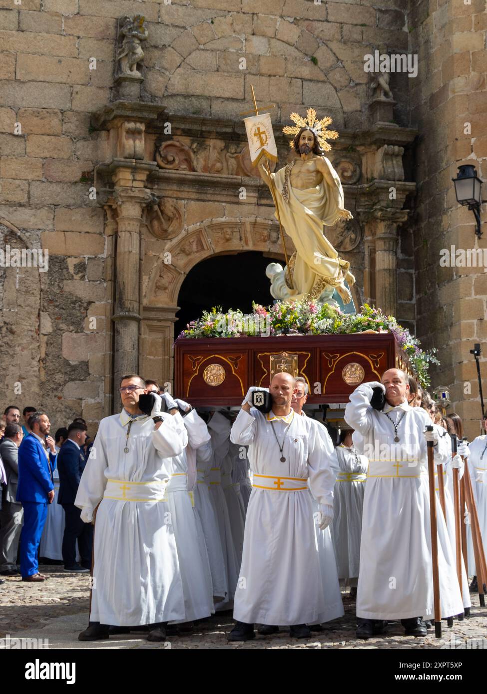 Jesus float leaving San Mateo Church for the Procession of the ...