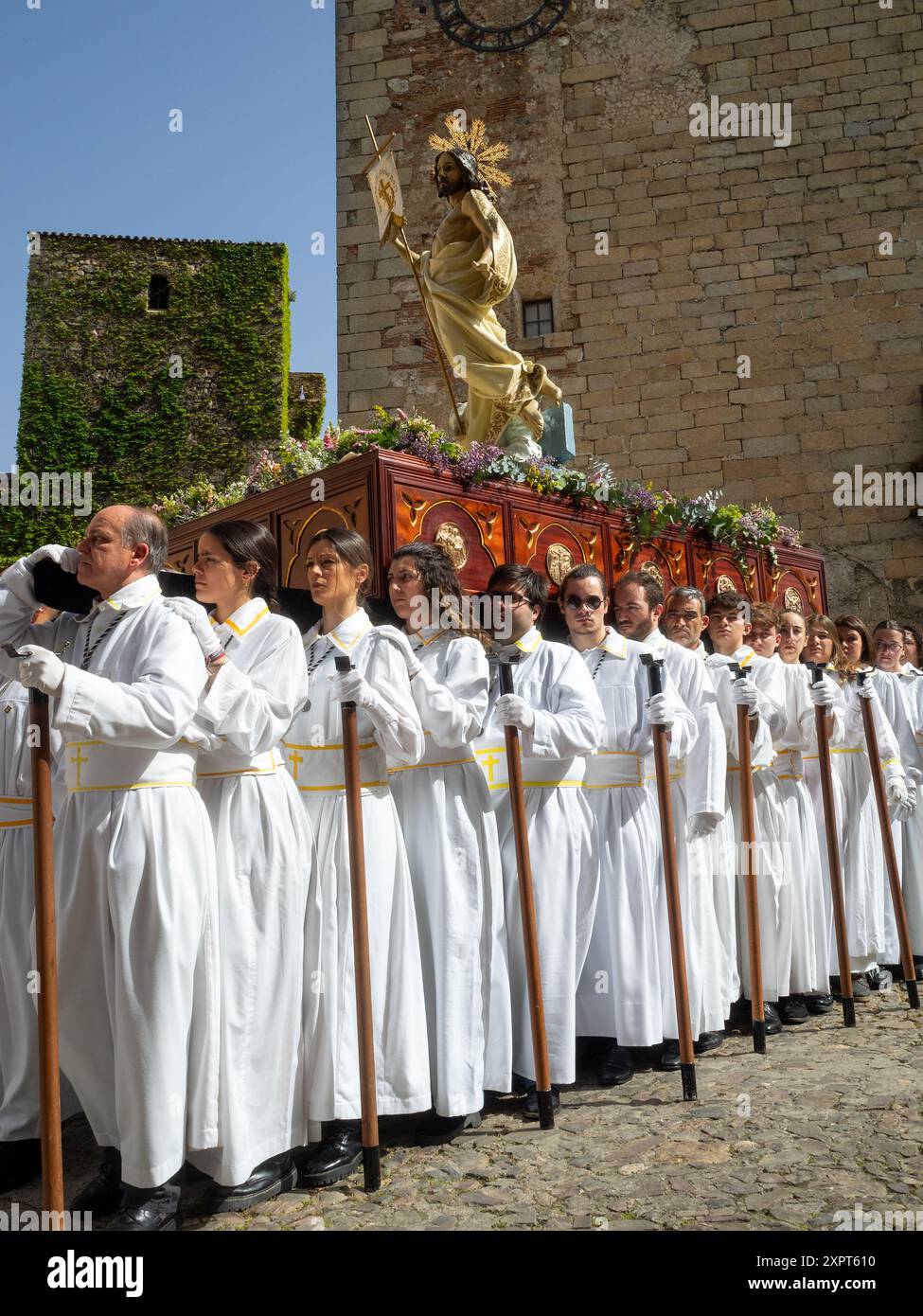 Jesus float leaving San Mateo Church for the Procession of the ...
