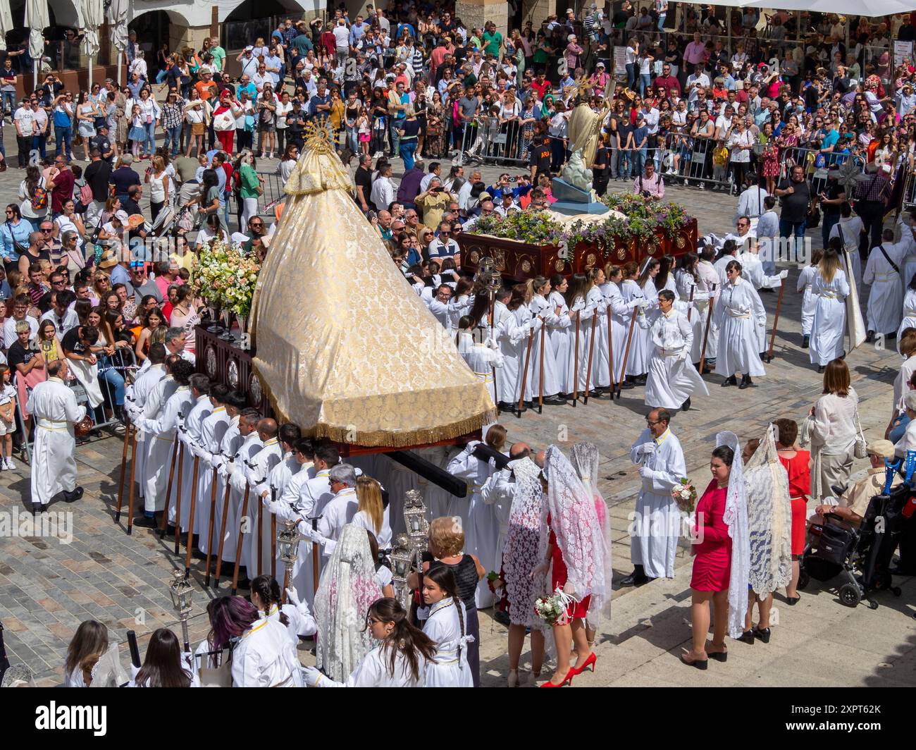 Jesus and Virgin Mary floats meet in Plaza Mayor during the Procession ...