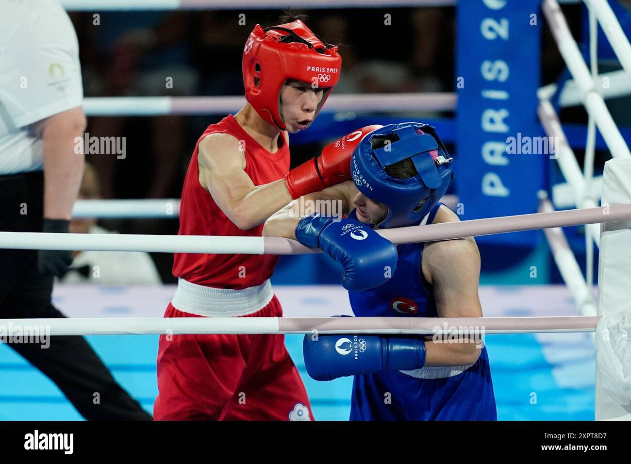 Taiwan's Lin Yu-ting, left, fights Turkey's Esra Yildiz in their women ...