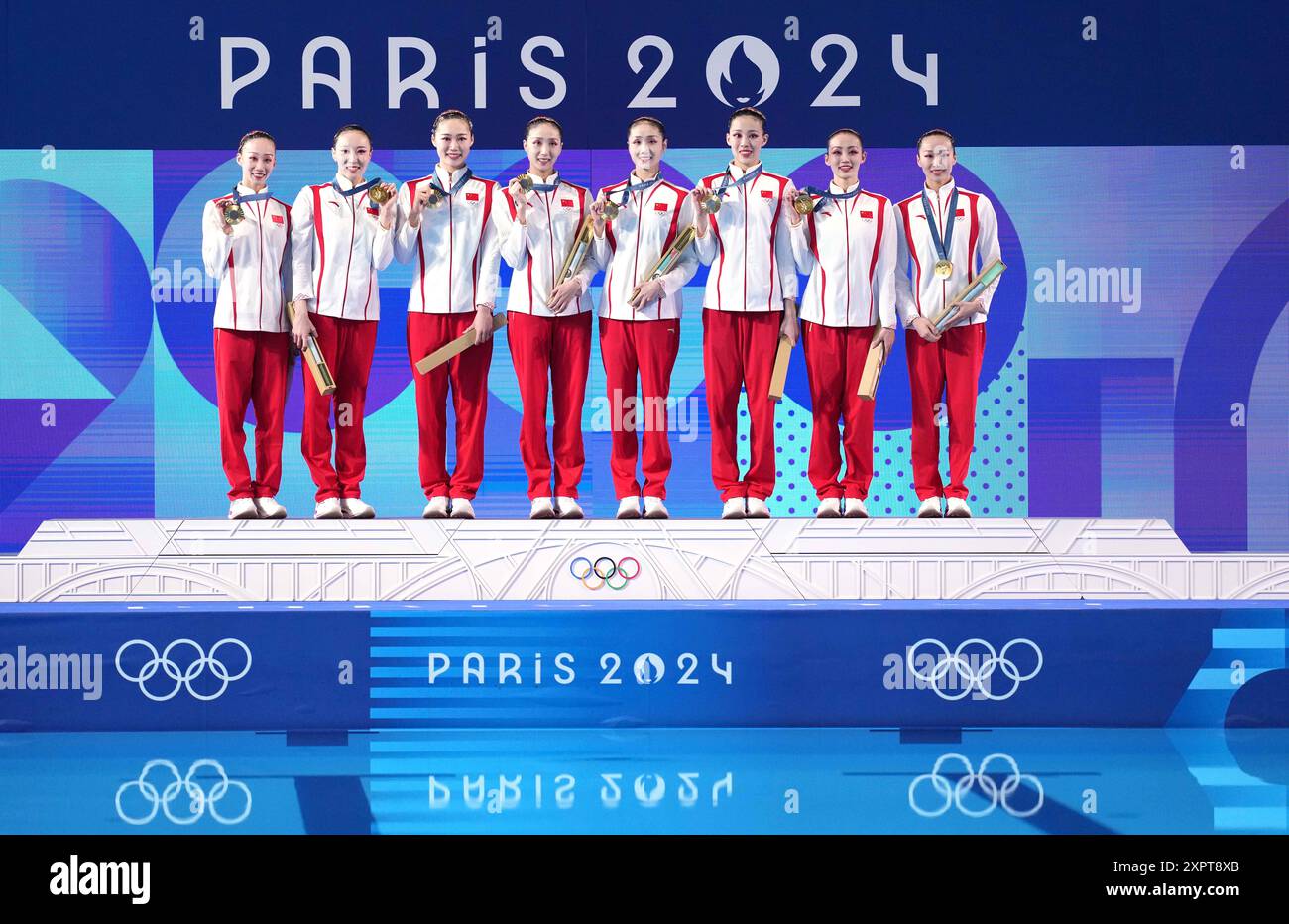 Saint Denis. 7th Aug, 2024. Gold medalists team China show their medals ...