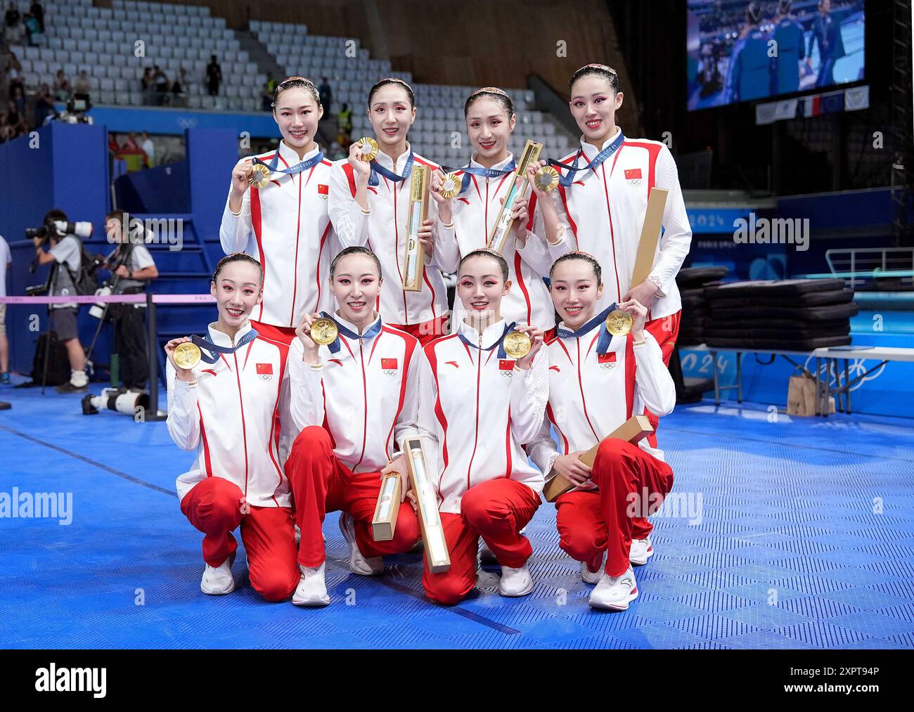 Saint Denis. 7th Aug, 2024. Gold medalists team China show their medals after the victory ...