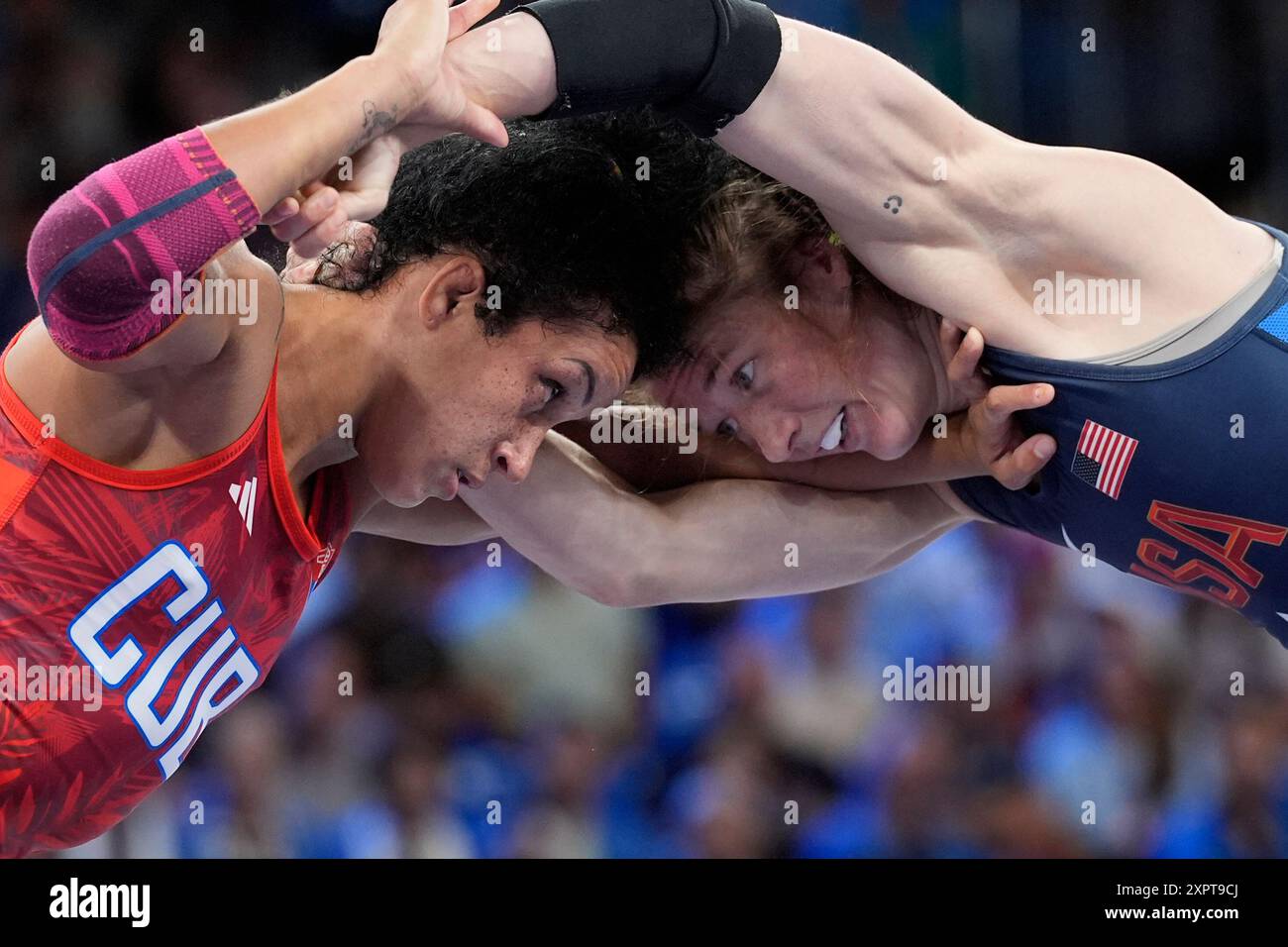 Cuba's Yusneylis Guzman, left, and United State's Sarah Hildebrandt ...