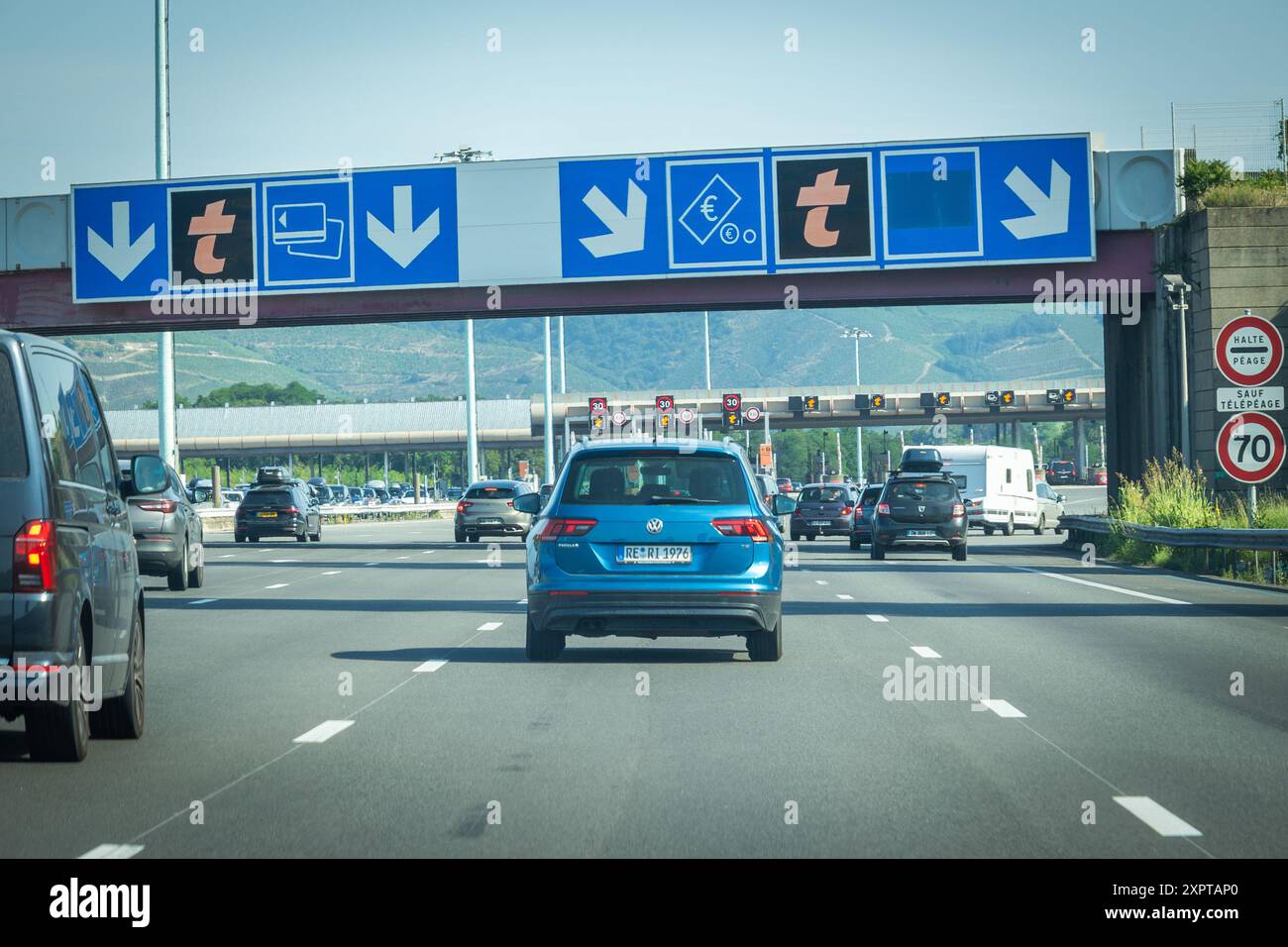 cars at a toll station on the A7 motorway, going back from the holidays ...