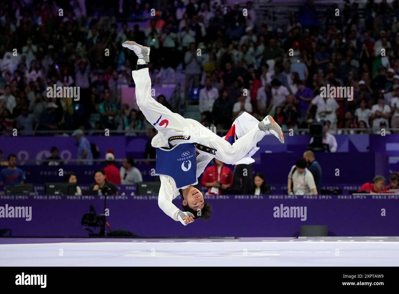 Korea's Taejoon Park celebrates after winning a men's 58kg Taekwondo ...