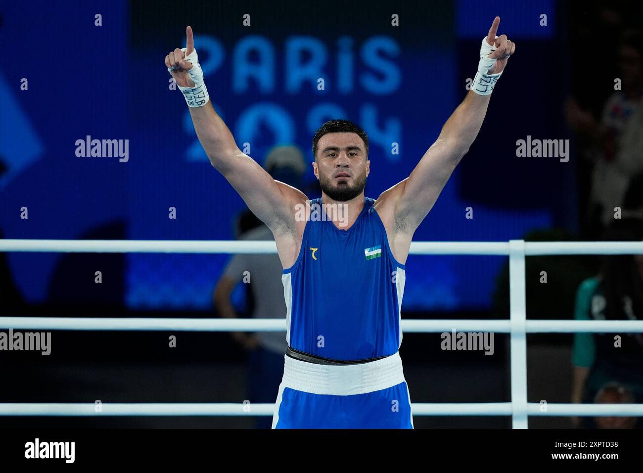 Uzbekistan's Bakhodir Jalolov celebrates after defeating Germany's ...