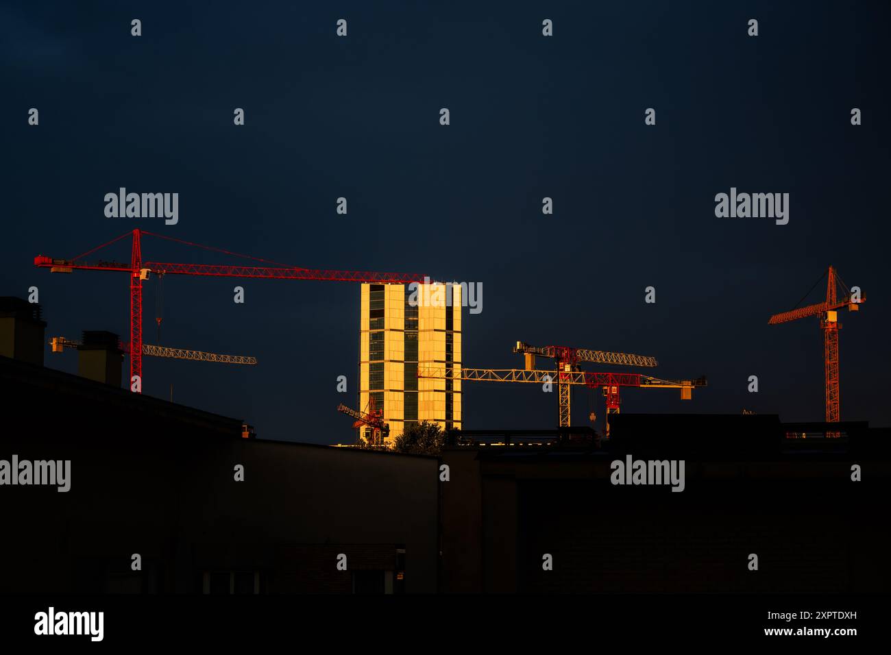 Spectacular view of MOL Campus, Budapest's new, illuminated skyscraper ...