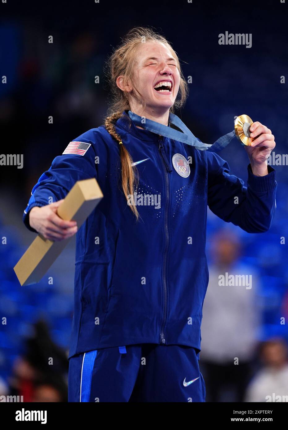 USA's Sarah Hildebrandt with her gold medal during the ceremony for the ...