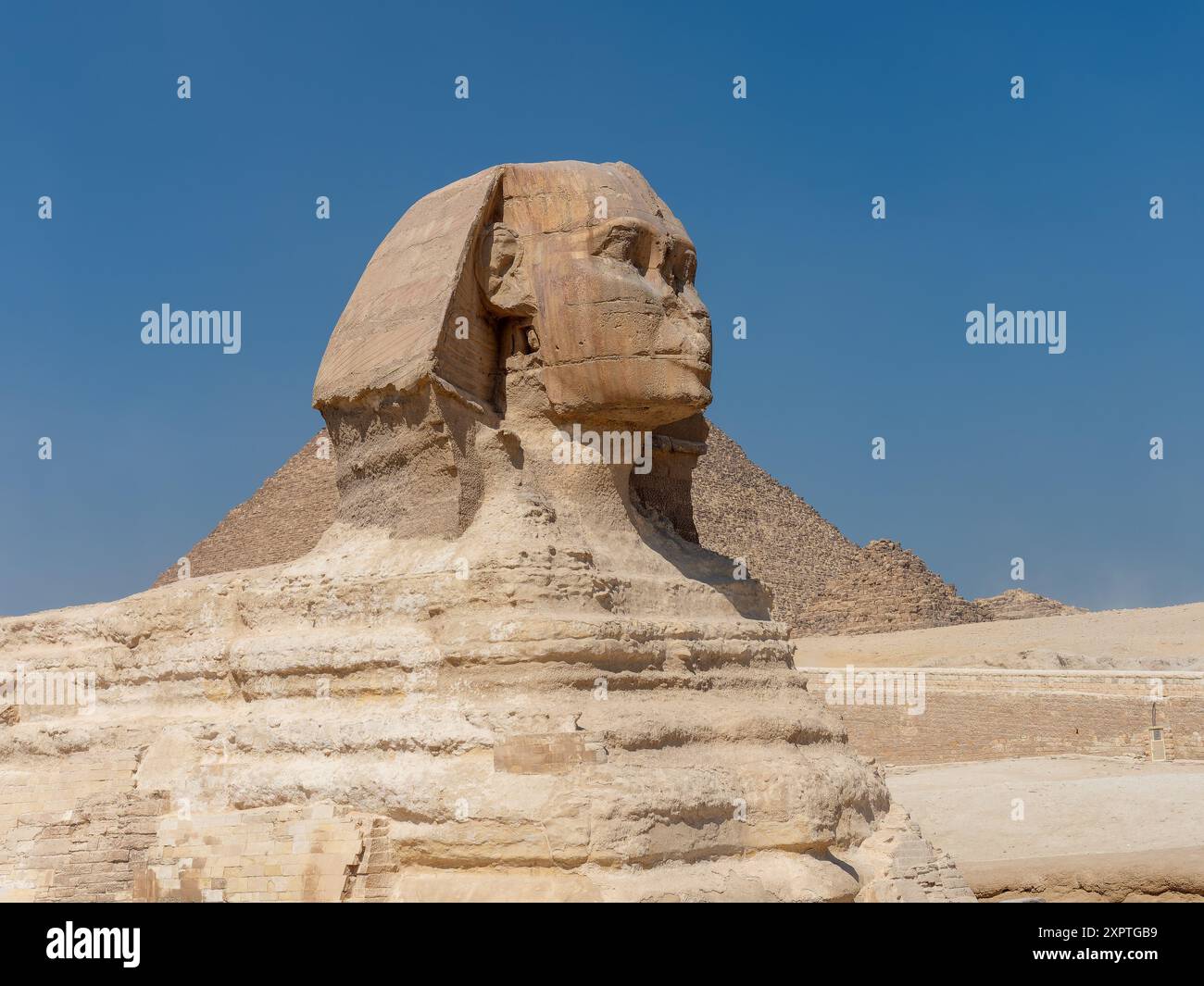 The great Sphinx of Giza sculpted in limestone rock in El Cairo Egypt ...