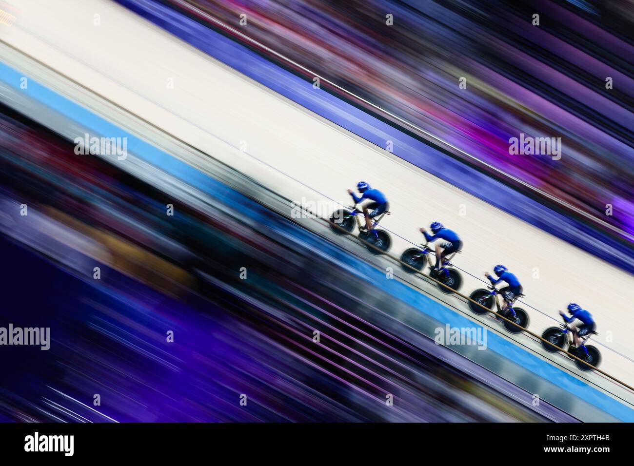 Team italy in action hi-res stock photography and images - Alamy