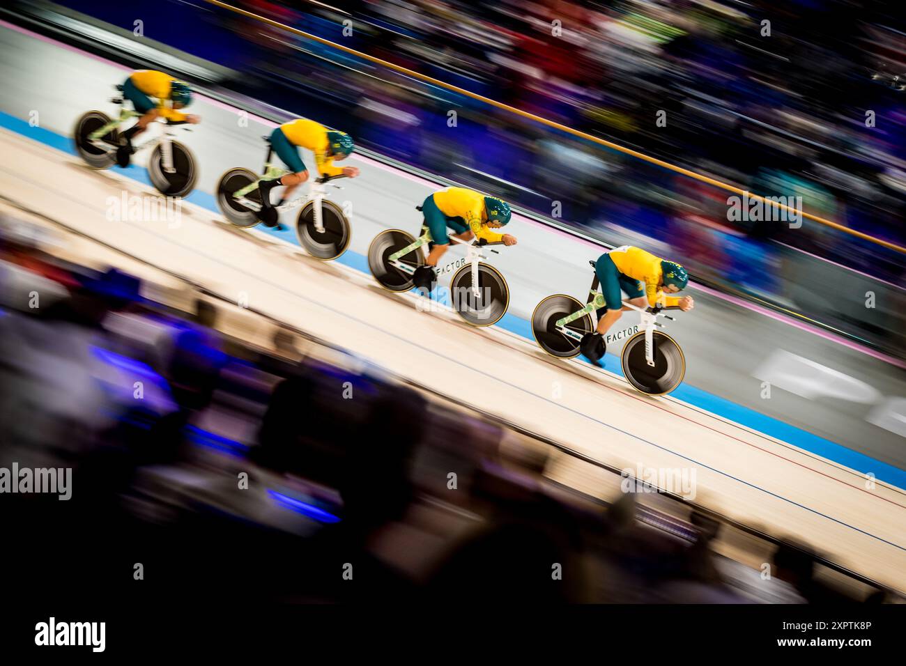 Team of Australia compete during Olympic track cycling men's team ...