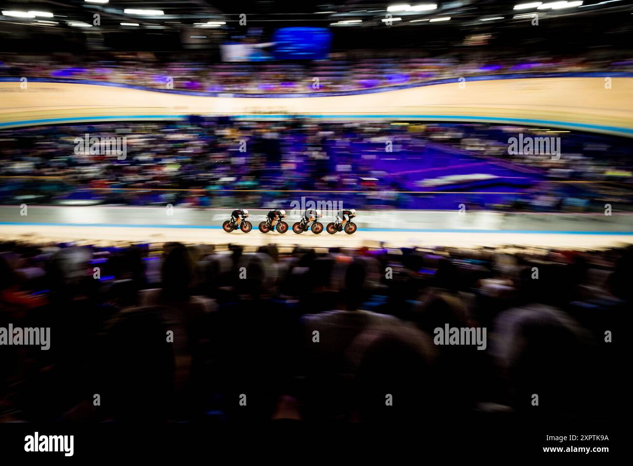 Team of Great Britain compete during Olympic track cycling men's team ...