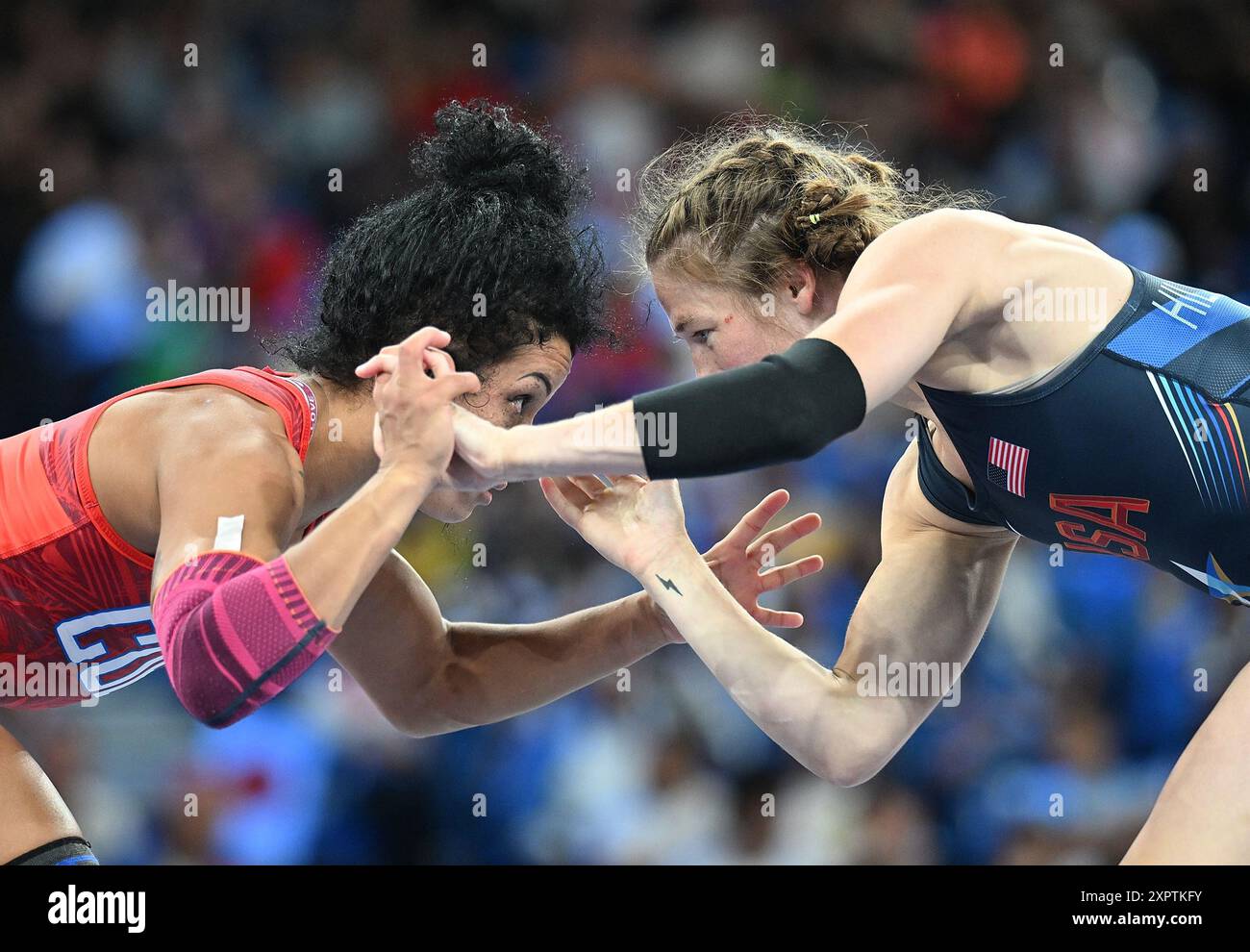 Paris, France. 7th Aug, 2024. Sarah Ann Hildebrandt (R) of the United ...