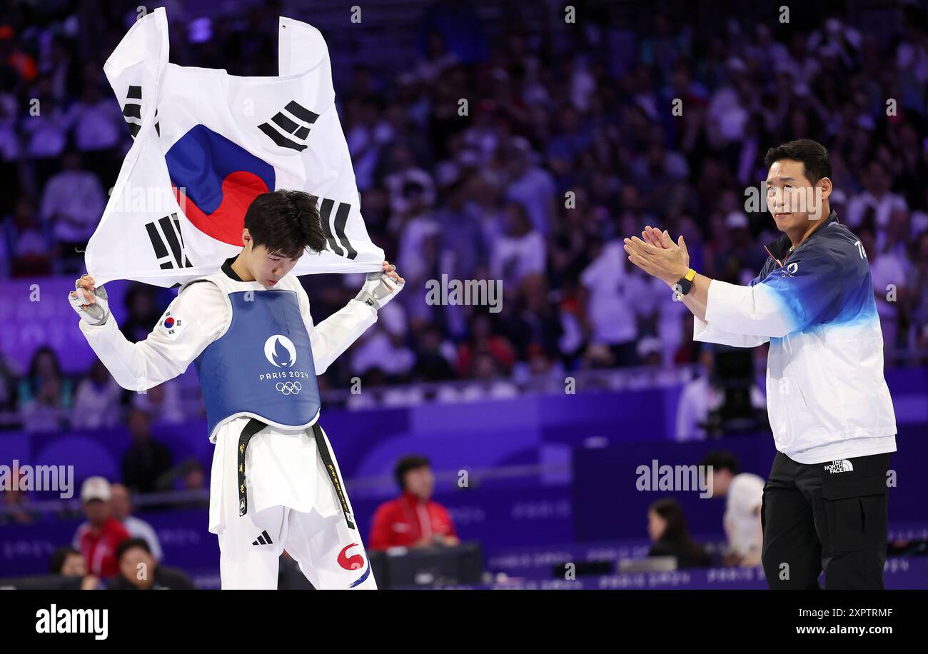 Paris, France. 7th Aug, 2024. Park Taejoon (L) of South Korea ...