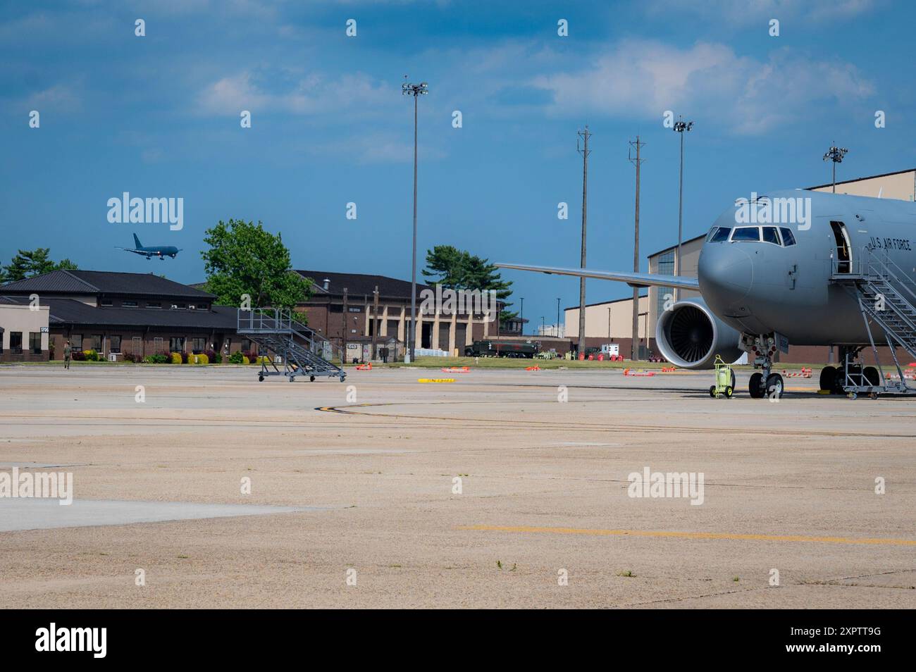 305th maintenance operations group hi-res stock photography and images ...