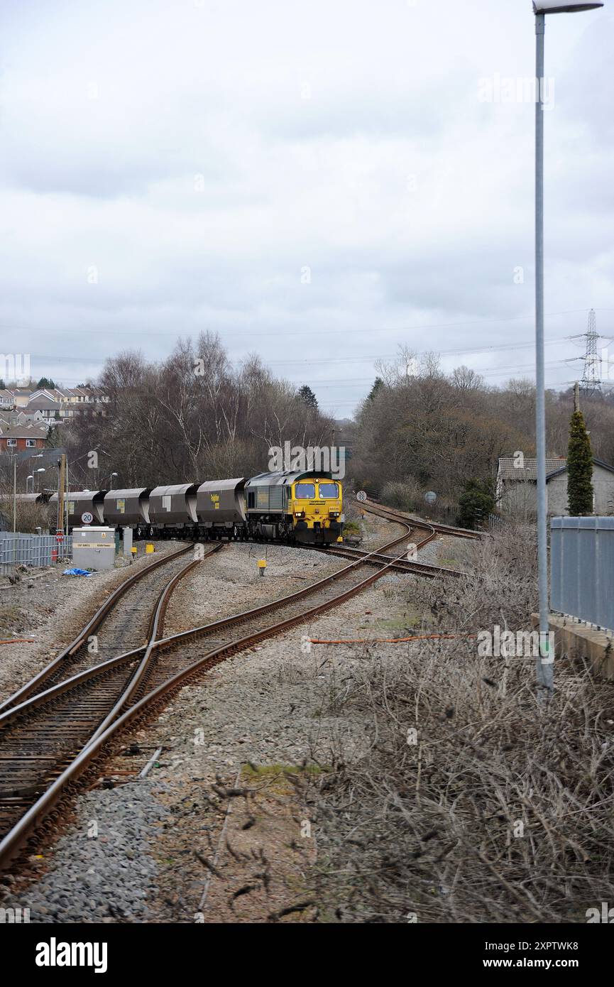 "66519" passing through Abercynon with the first Freightliner Heavy ...