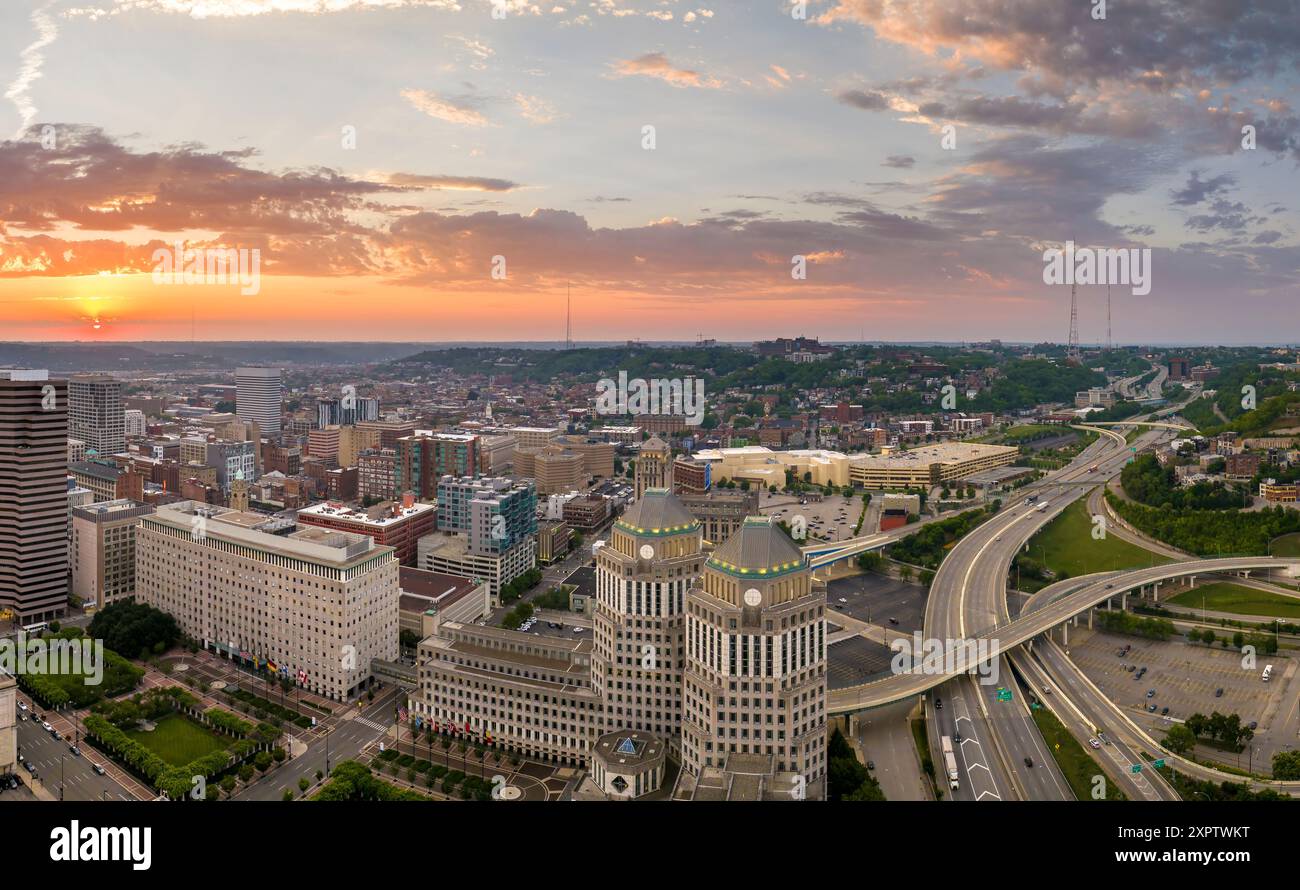 Aerial view of downtown district of Cincinnati city in Ohio, USA at ...