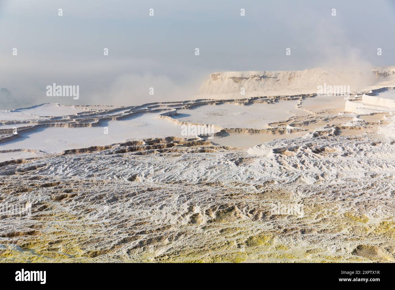 White terraced baths of Pamukkale thermal springs, Turkey Stock Photo ...