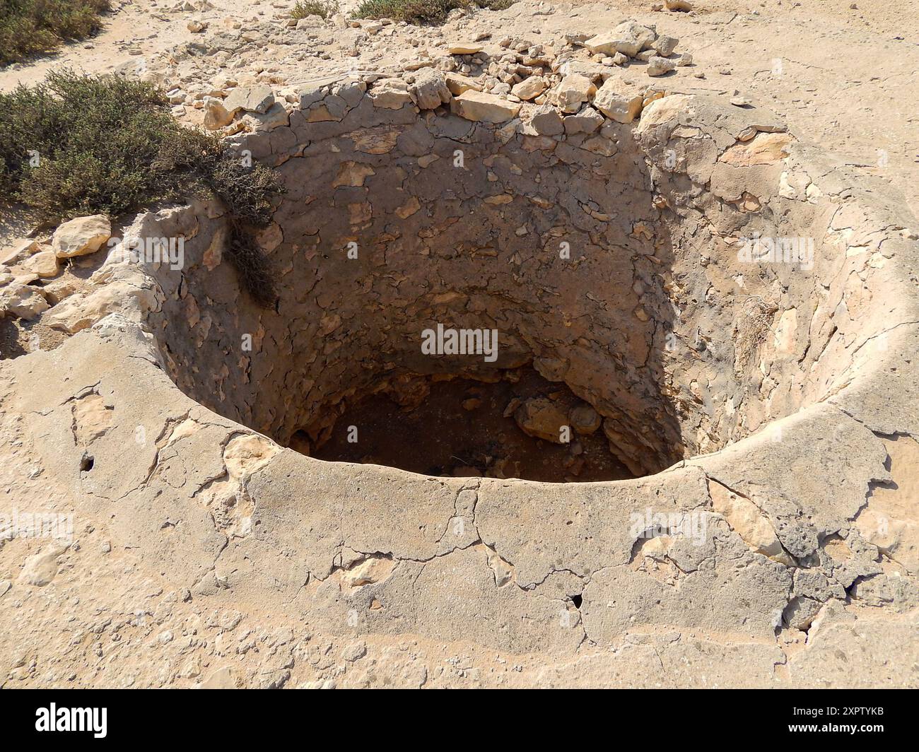 Ancient well at Al Ruwaida, Qatar Stock Photo - Alamy