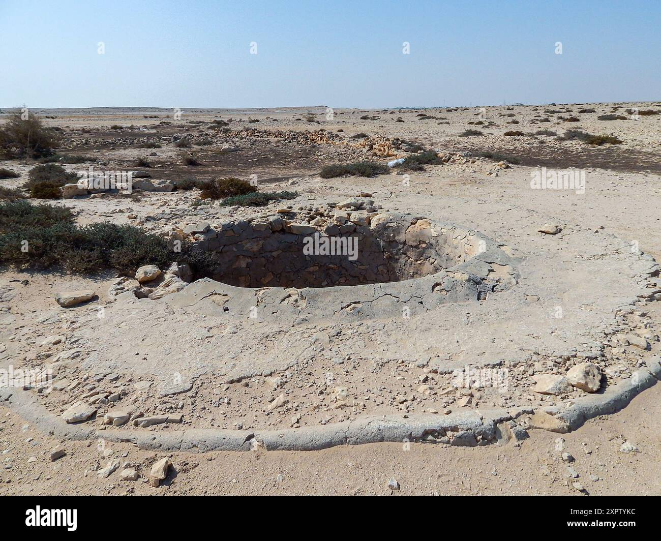 Ancient well at Al Ruwaida, Qatar Stock Photo - Alamy