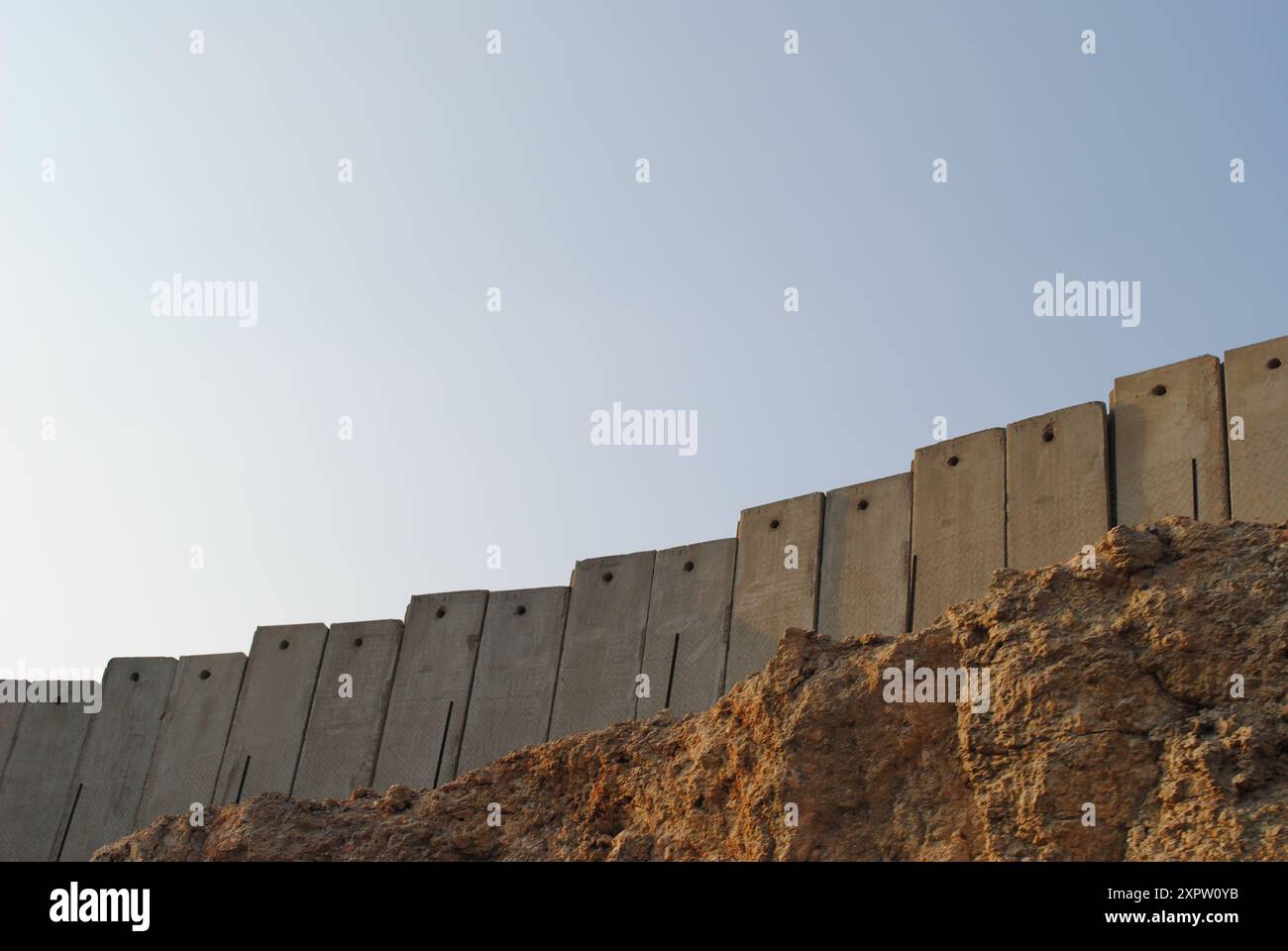 Separation wall palestine hi-res stock photography and images - Alamy