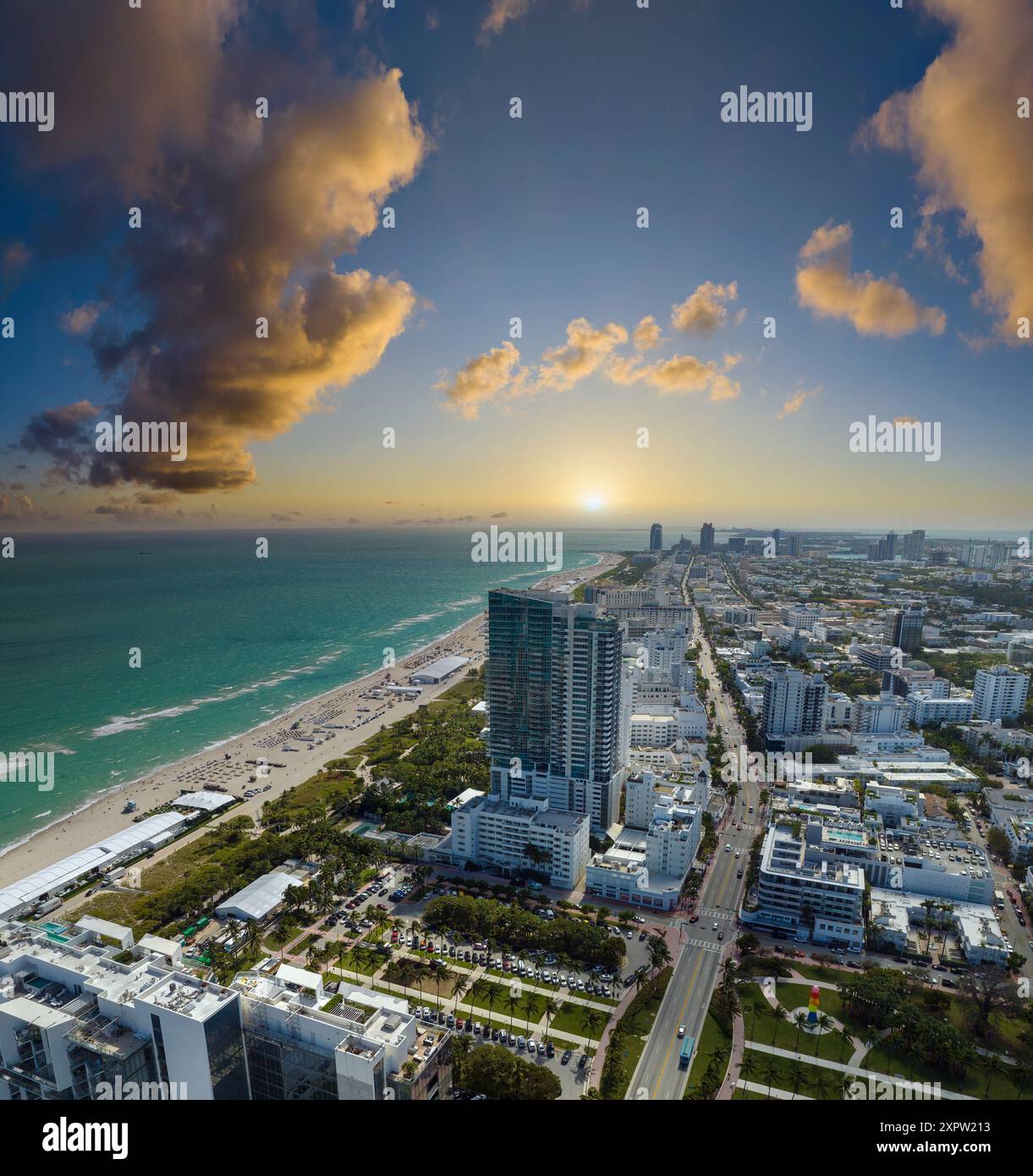 Popular vacation spot in the United States. Ocean warm waters and sandy ...