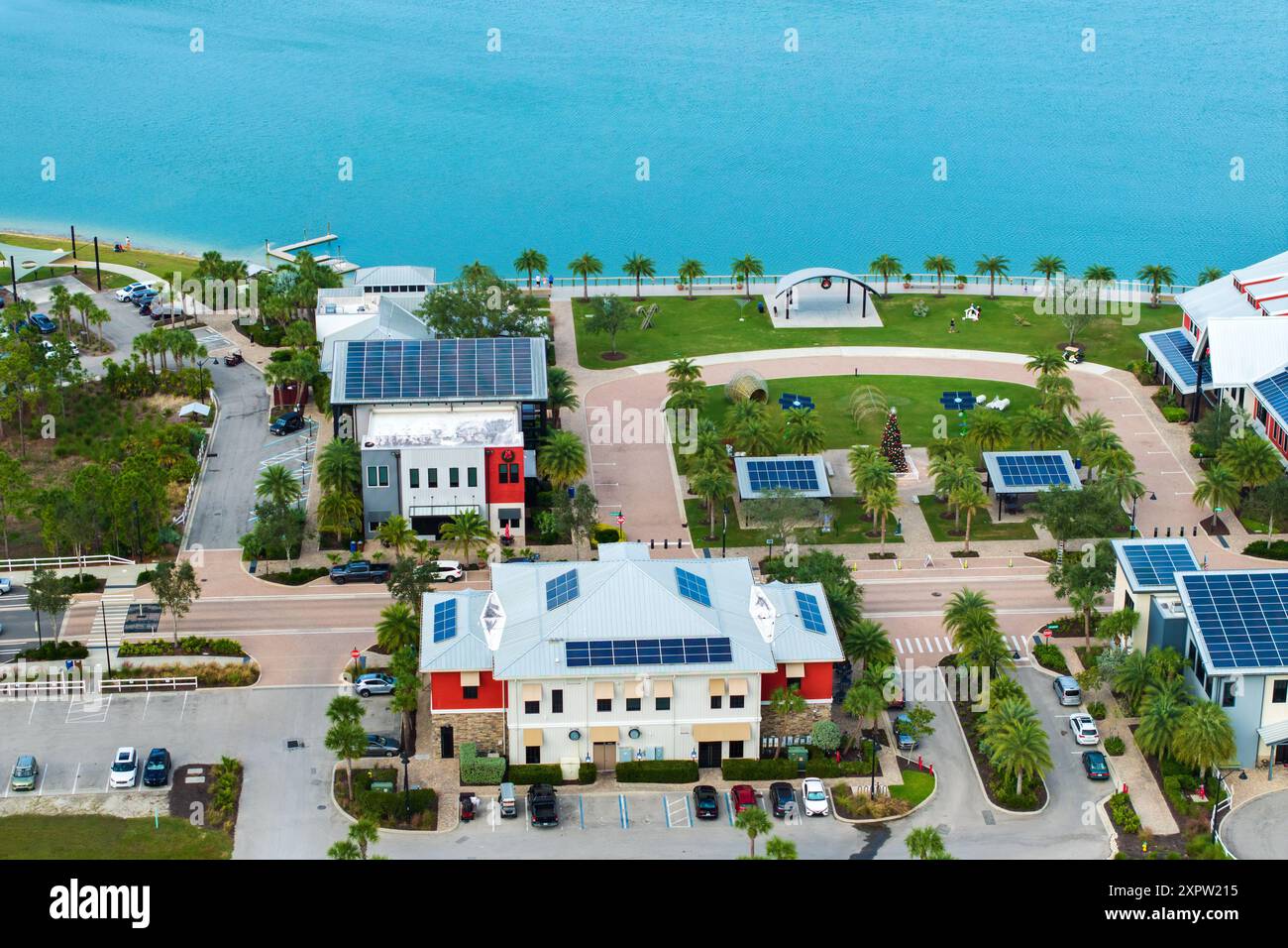Photovoltaic panels on solar rooftops of Florida commercial buildings ...