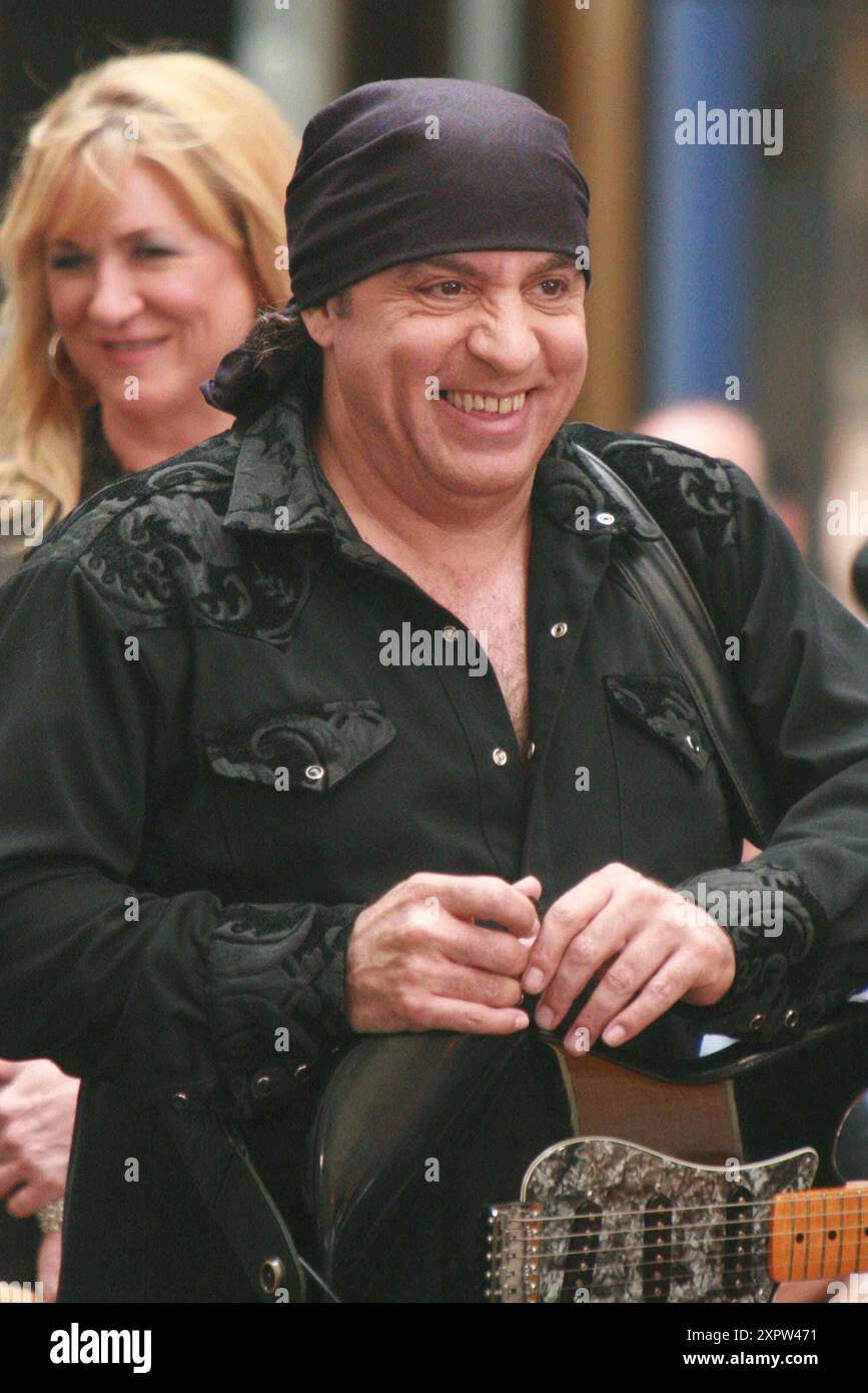 Steve Van Zandt performing with Bruce Springsteen and the E Street Band ...