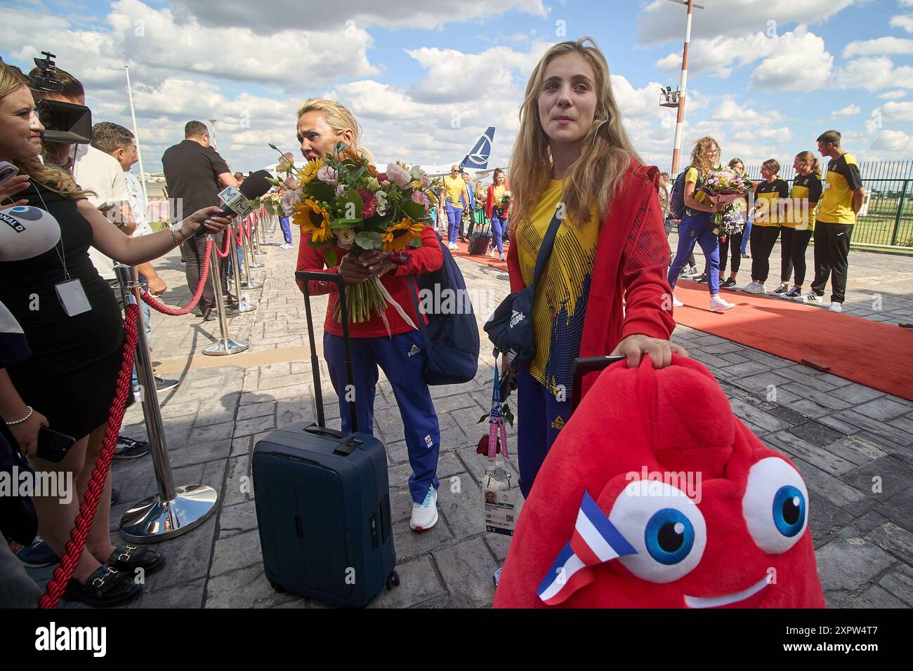 Otopeni, Romania. 7th Aug, 2024: Gymnast Sabrina Maneca-Voinea (R) and ...