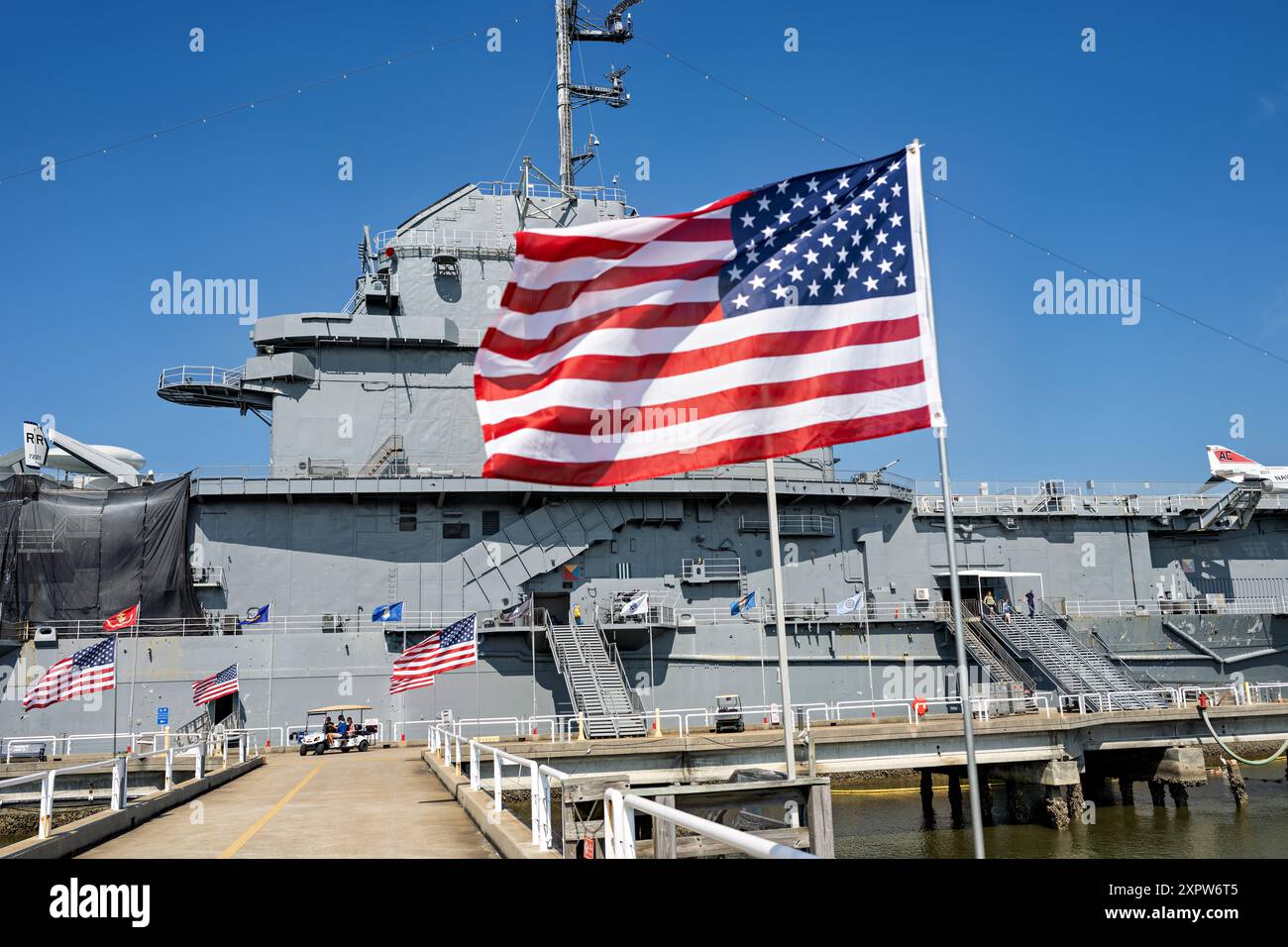 Uss yorktown tours hi-res stock photography and images - Alamy