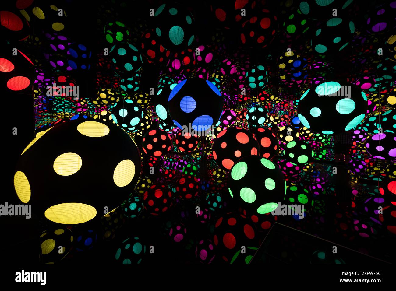 Yayoi Kusama Infinity Mirror Room Hirshhorn Museum Washington D.C ...