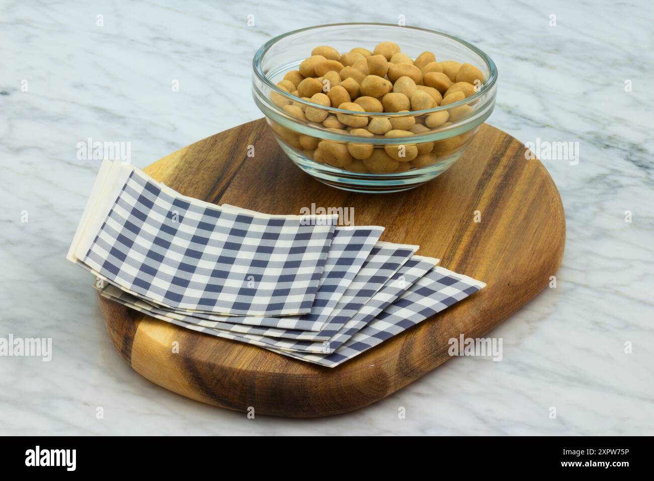 Fresh and crunchy Japanese peanuts style Stock Photo - Alamy